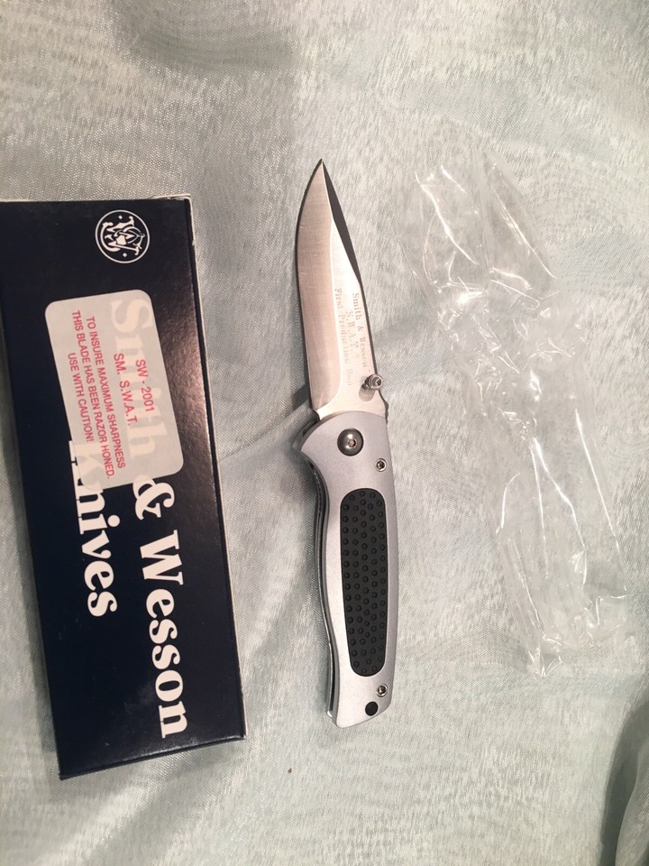 Smith & Wesson Small SWAT SW-2001 Knife - Original Design - New Old ...