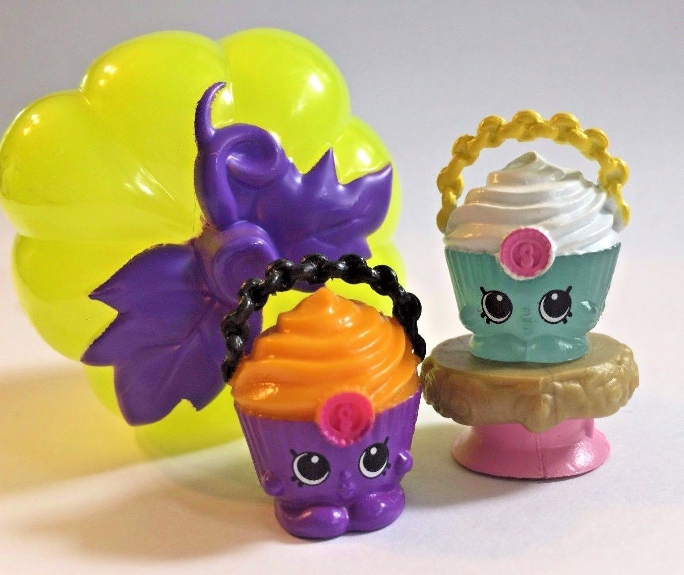 Shopkins Exclusive HALLOWEEN Pumpkin 2017 Spooky Glow Chloe Cupcake Bag ...