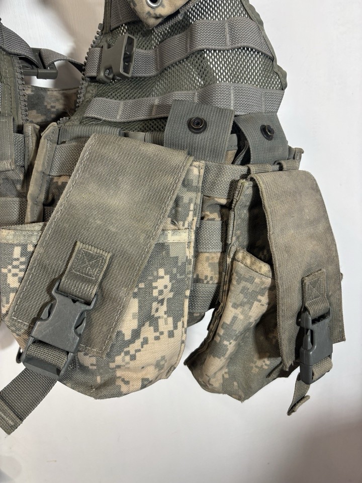 US Army MOLLE II ACU Fighting Load Carrier Vest w Triple Mag & Various ...