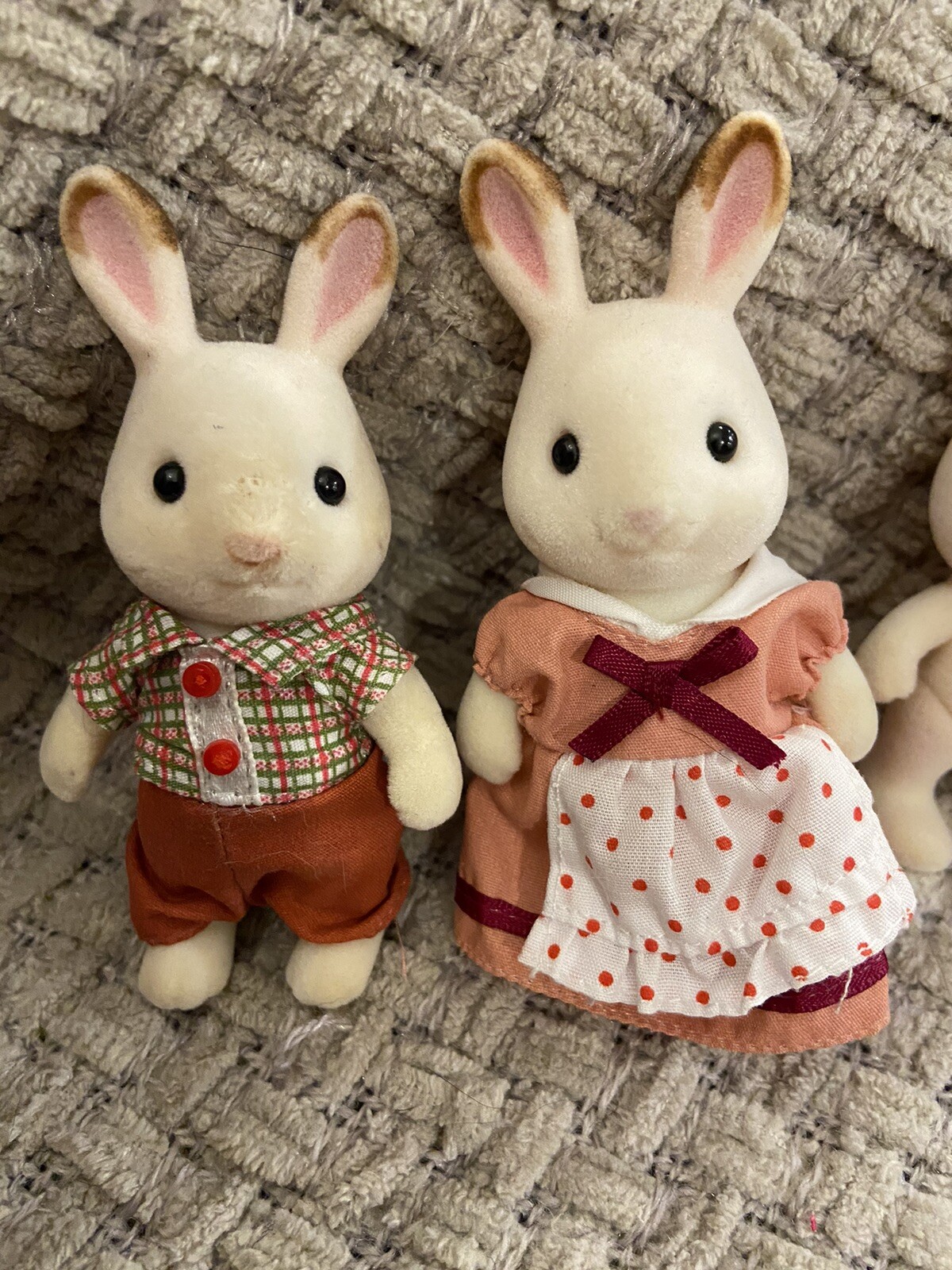 Calico Critters Hopscotch Rabbit Family Set Of Four - 3 With Clothes ...