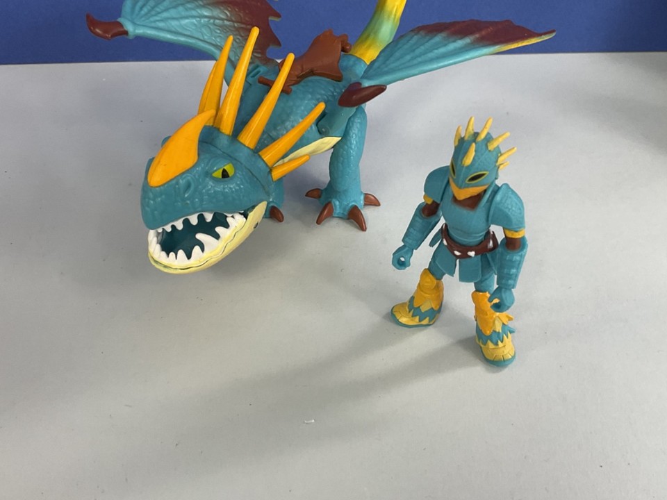 How to train your dragon STORMFLY & ASTRID ACTION FIGURES - No Missile ...
