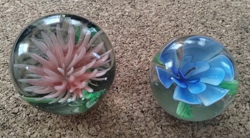 Two Small Vintage Art Glass Paperweights Flowers / Unmarked | eBay
