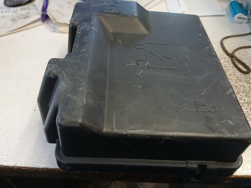 Interior 2003 2006 Chevy Express Fuse Box Lid Cover 2500 3500 2004 2005 ...