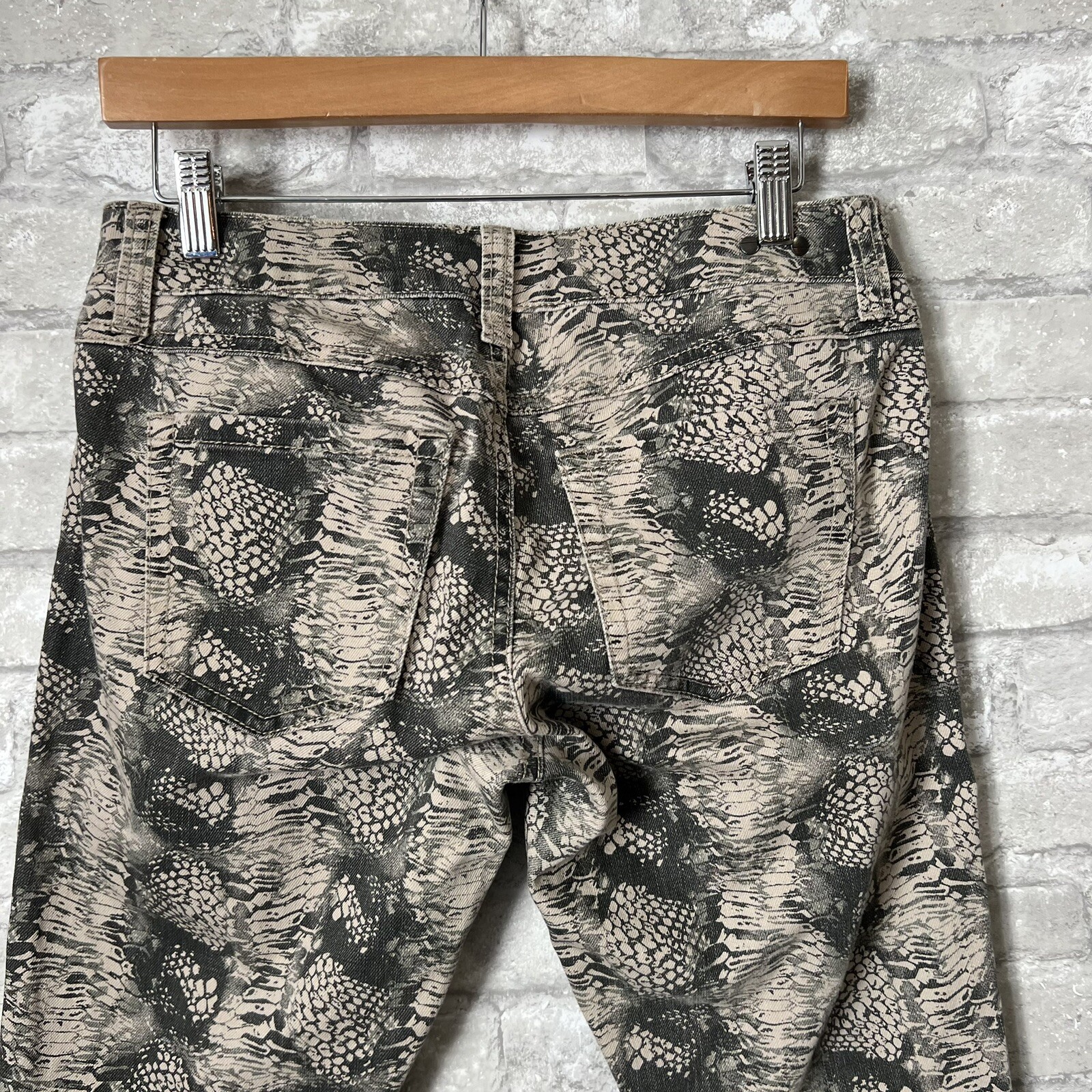 Cabi Women's 2 Diamondback Snake Print Skinny Pants. … - Gem