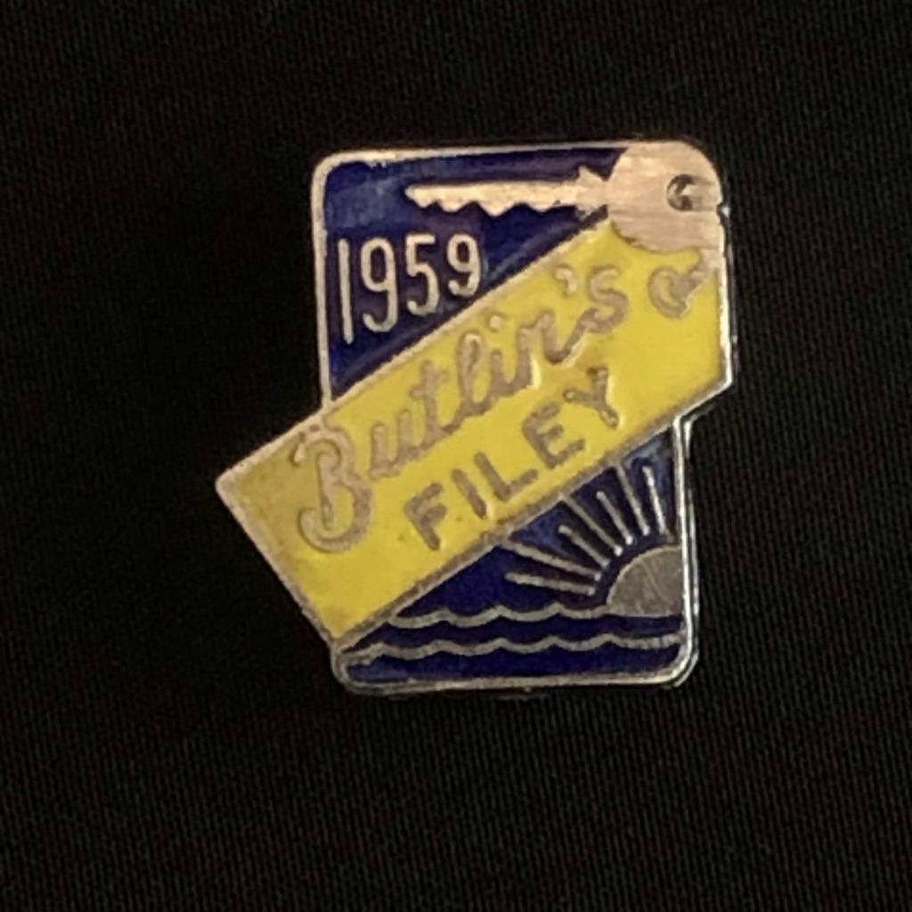 BUTLINS FILEY 1959 W REEVES BIRMINGHAM ENAMEL VINTAGE LAPEL PIN BADGE ...