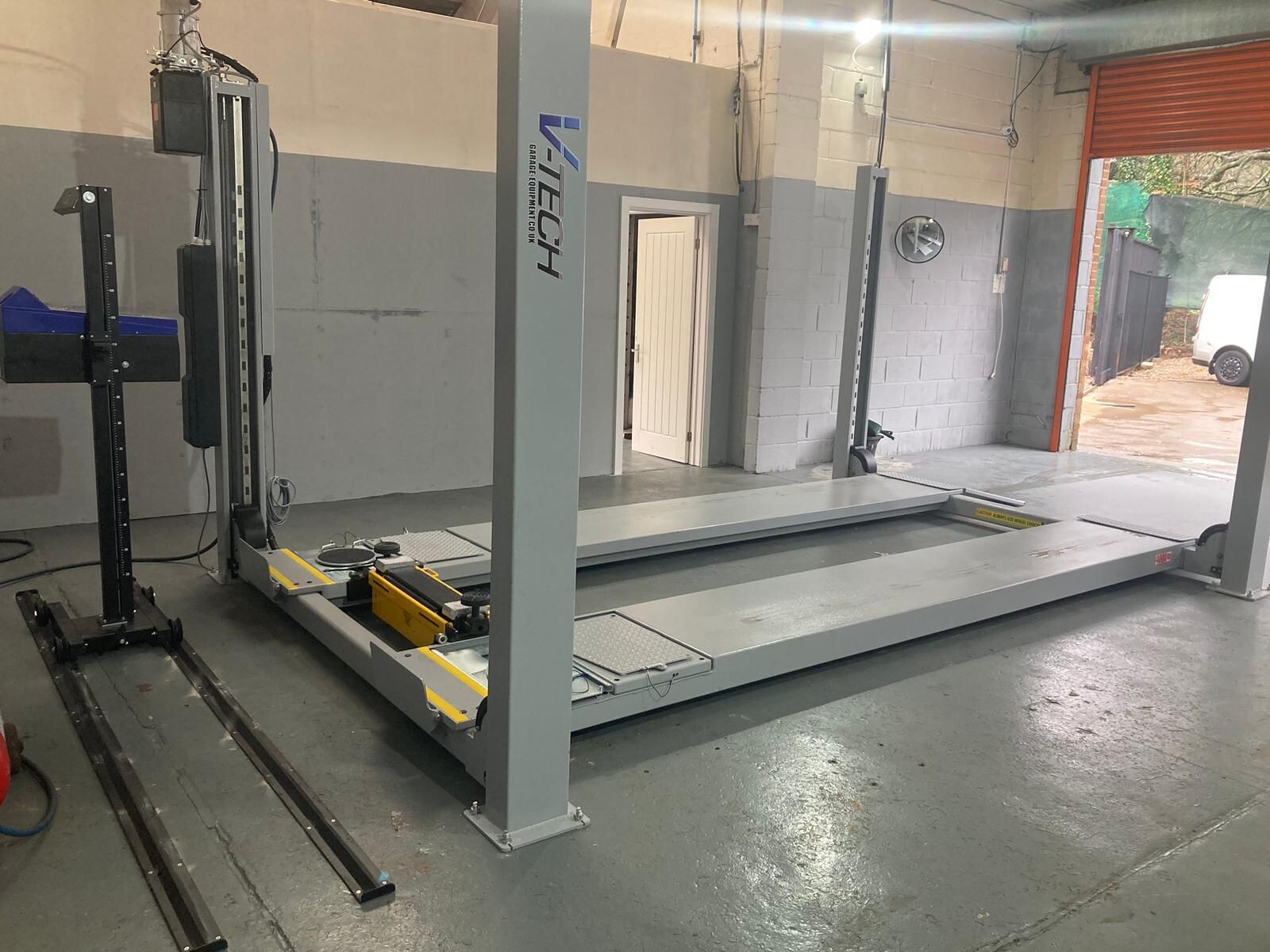 FULL CLASS 4 BAY - MOT ATL TEST BAY, ATL LIFT ,RBT, HLA, FULL SET ...