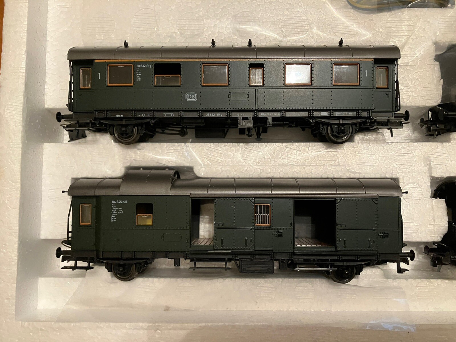 Vintage+ROCO+HO+Train+Set+4026+BR144+loco+4+cars+-+colectors+item+looks ...