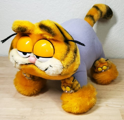 Vintage 1981 Dakin Plush Garfield in Pajamas My Favorite Slippers ...