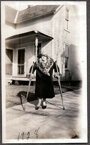 VINTAGE PHOTOGRAPH WOMEN'S FASHION CRUTCHES/POLIO/HANDICAP BREMEN ...