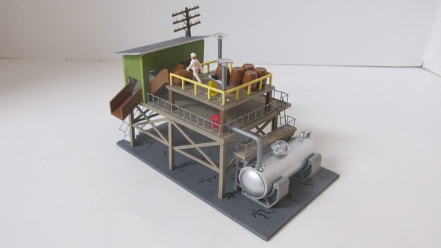 AHM HO Scale Snap Together Operating Barrel Loader 15313 for sale ...