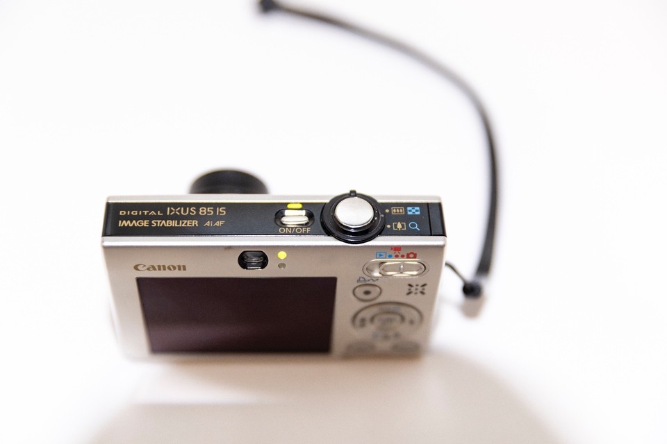 Canon IXUS 85 IS 10MP Digital Camera & Battery/Charger/SD Card/Boxed | eBay