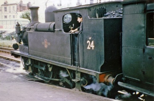 PHOTO SR EX-LSWR ADAMS O2 CLASS 0-4-4T NO. W24 'CALBOURNE' AT RYDE ...