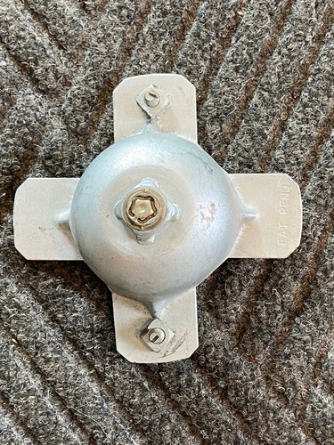 Dodge Locking bracket retainer for 1984-1988 wire spoke hubcap (F) | eBay