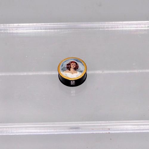 Dolls House Artisans Terence & Heather Stringer Hand Painted Round ...