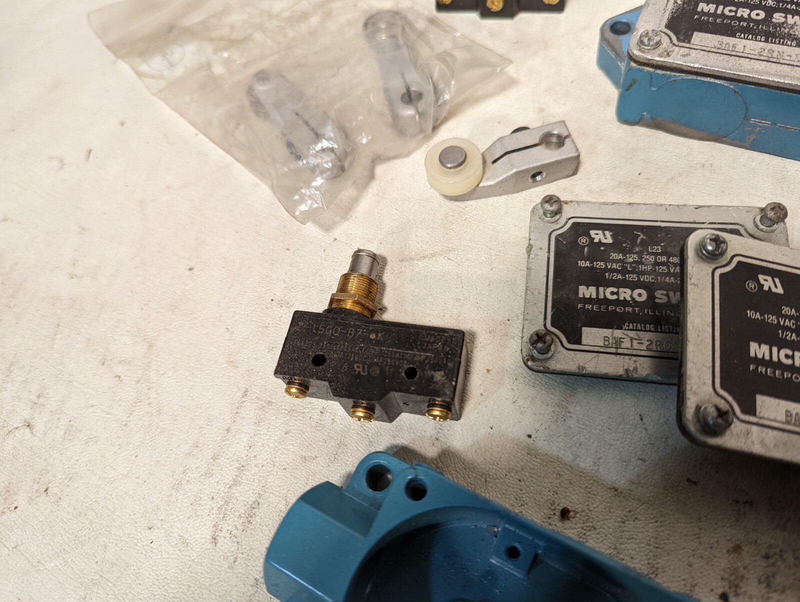 Lot of limit switch parts: mostly Micro Switch, also Crouzet, Schmersal ...