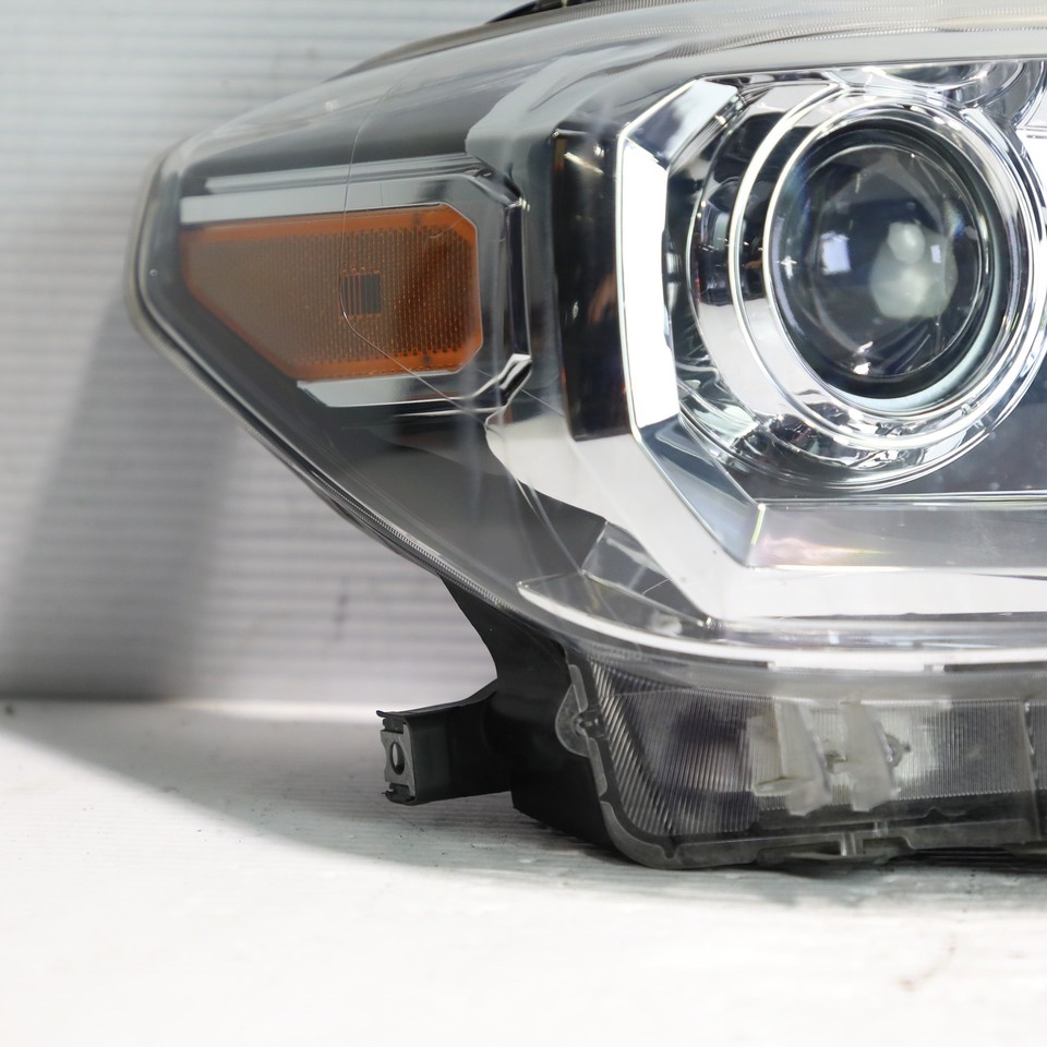 2019-2021 Toyota Tacoma Right Passenger Side Headlight OEM 8111004262 ...