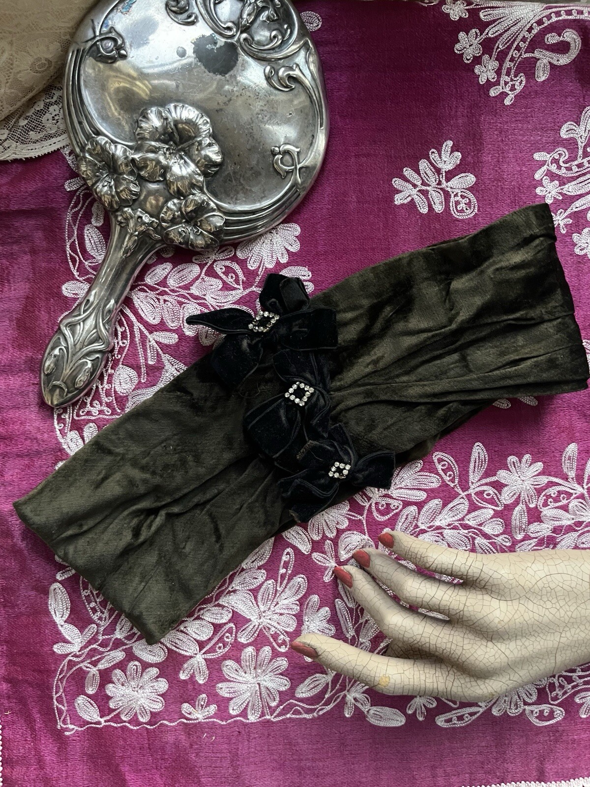 Antique Victorian Gothic Olive Green Silk Velvet Bows… - Gem