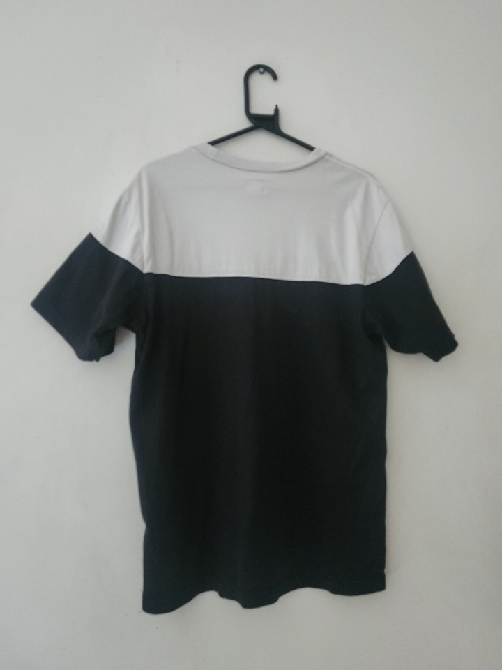 FW18 Supreme Split Logo S/S Top Black White Tee size M medium T-shirt ...