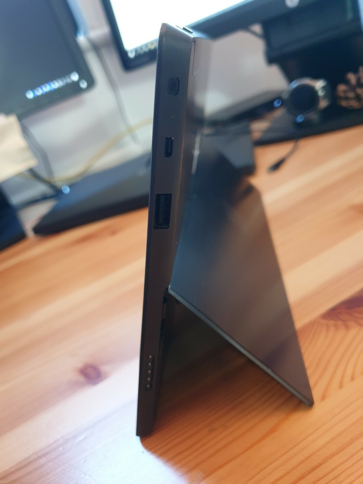 Microsoft Surface RT tablet + Lifetime Office, 32GB, Windows RT 8.1, 10 ...