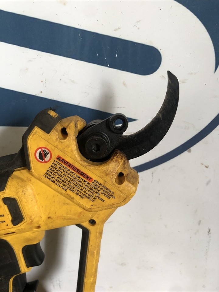 DEWALT DCPR320 20V MAX Cordless Battery Powered Pruner Blade (Tool Only ...