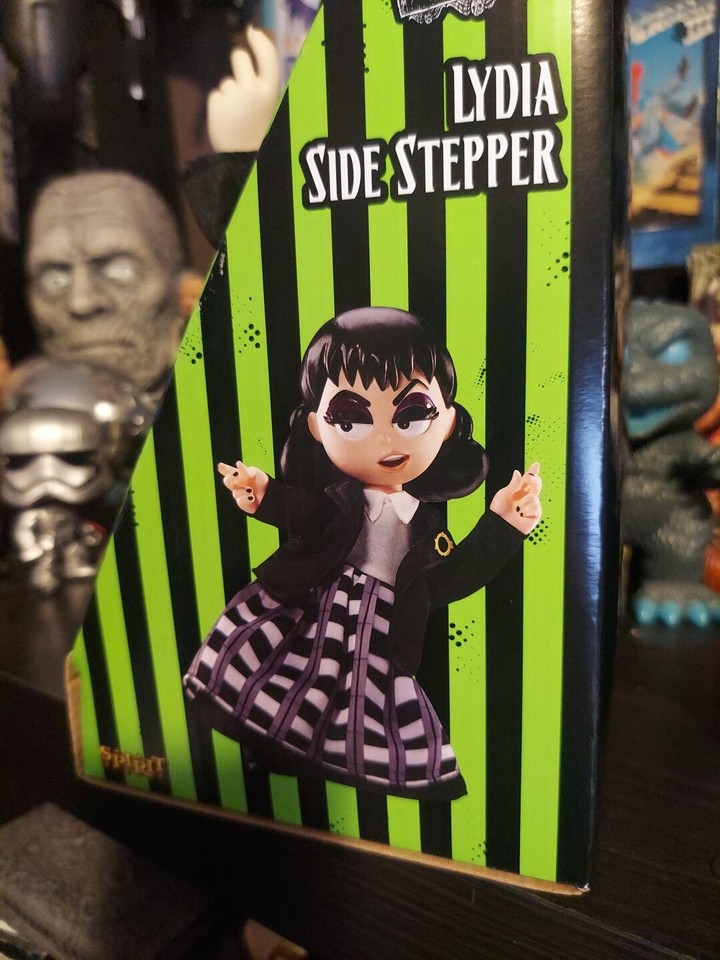 BEETLEJUICE Lydia Deetz Spirit Halloween Side Stepper winona ryder Tim ...
