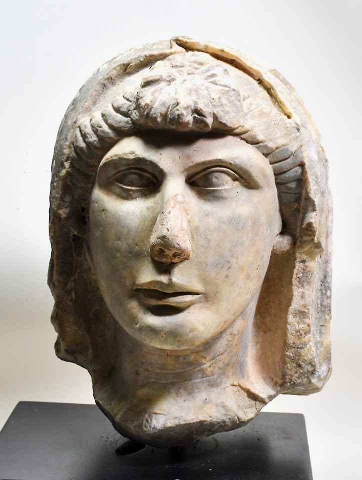 RARE ITEMS An Ancient Roman Marble Portrait Head of a Veiled Woman | eBay