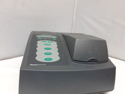 Analytical Instruments - Spectronic 20 Spectrophotometer