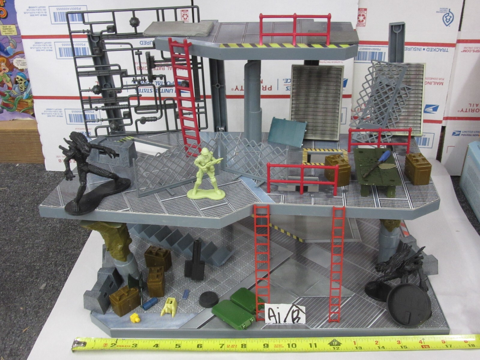 Aliens Deluxe movie playset w/ xenomorph ladder fence Tree House Kids ...