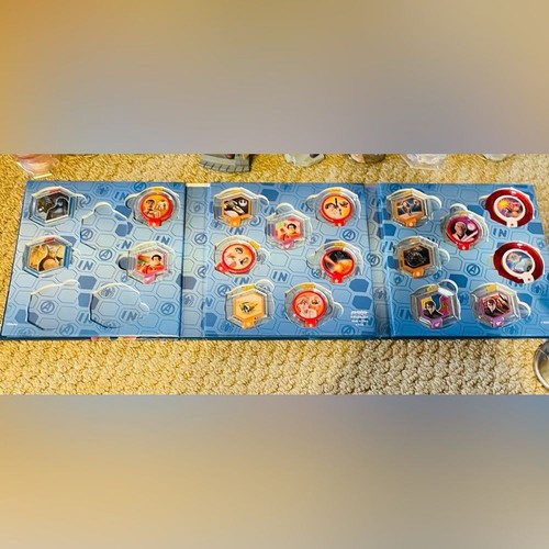 Disney Infinity Marvel Super Heroes Power Discs Set Of 18 binder xbox ...