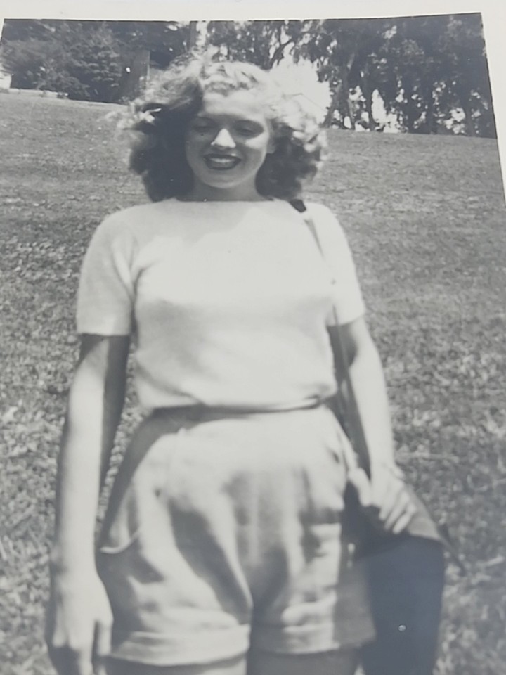Edward Baird Collection Marilyn Monroe Summer 1944 5"x7" B&W Photo ...