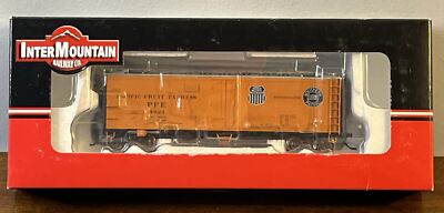 InterMountain HO Scale PFE Reefer #47421-06 Pacific Fruit Express 4923 ...