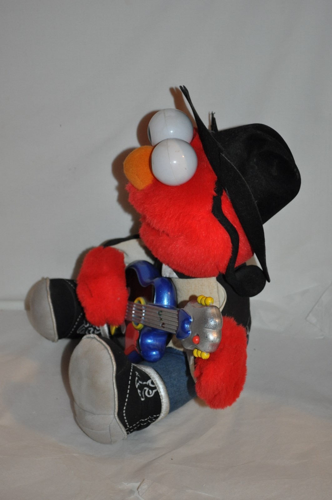 VINTAGE RARER 2000 FISHER PRICE COUNTRY ELMO - GUITAR & HAT WORKS SINGS ...