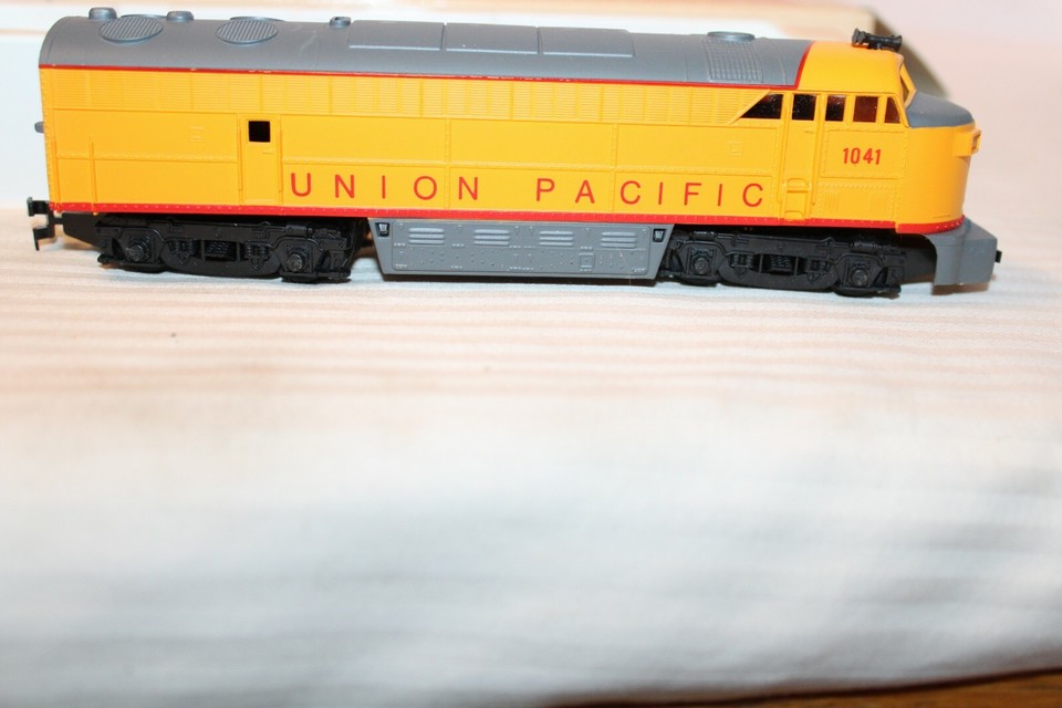 HO Scale IHC F-M Diesel Locomotive, Union Pacific, Yellow #1041 DUMMY ...
