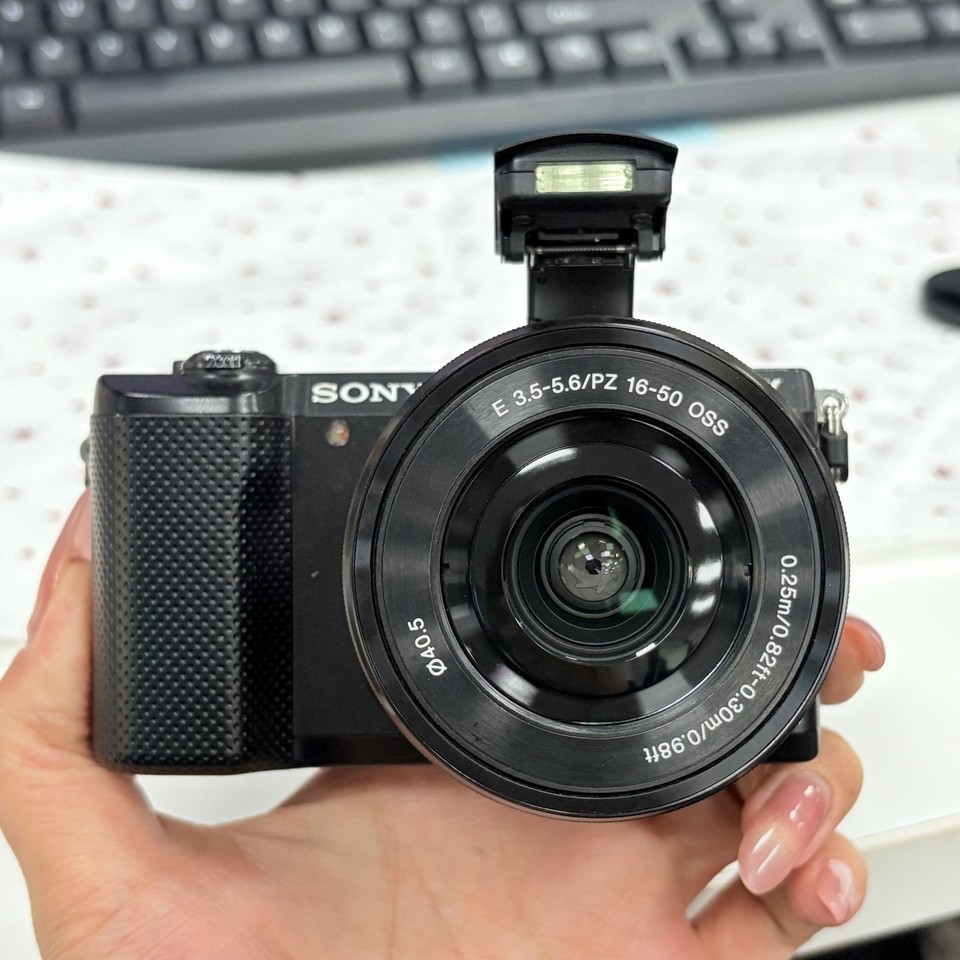 Sony Alpha a5000 Mirrorless Digital Camera with 16-50mm Lens English ...
