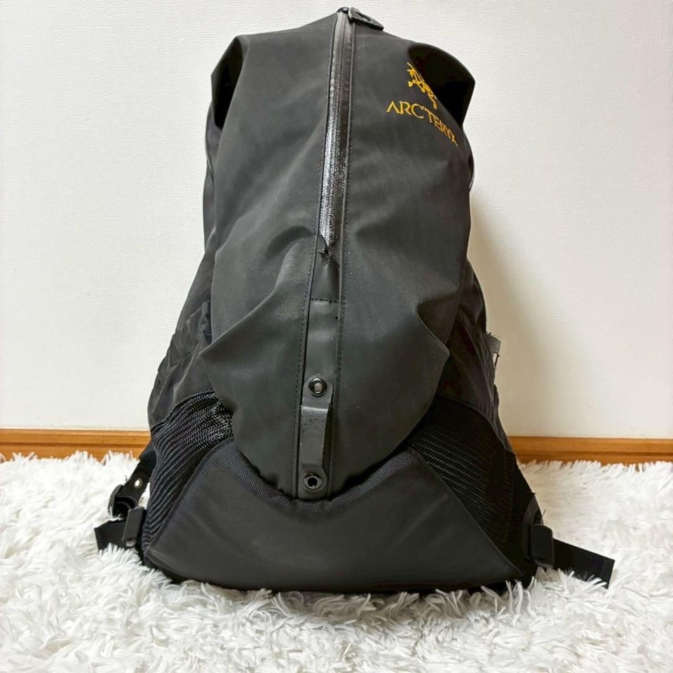ARC'TERYX ARROW 22 BAG PACK RUCK SACK BLACK NYLON EMBROIDERED LOGO | eBay