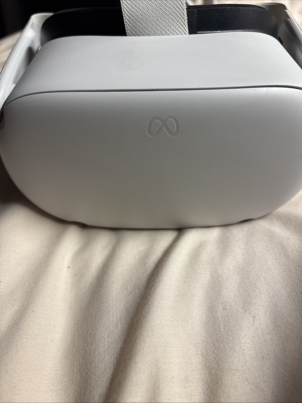 Oculus Quest 2 Full Set Includes (the Vr Console And Both Of The ...