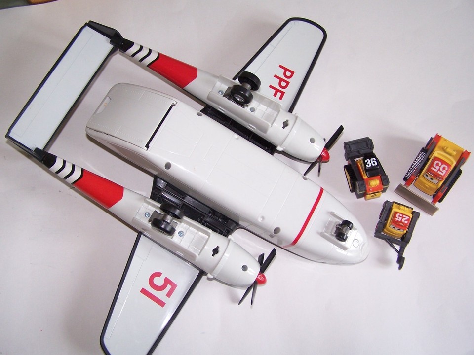 DISNEY PIXAR PLANE FIRE AND RESCUE PPF 51 CABBIE TRANSPORT 16” with 3 ...