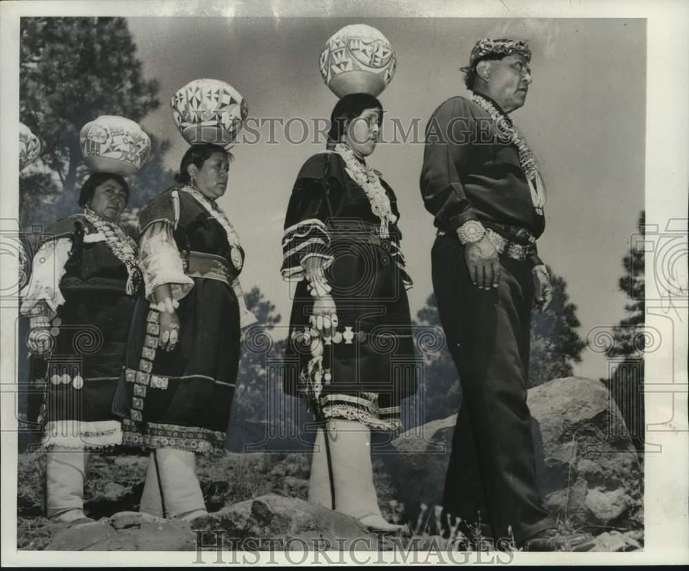 Zuni People Clothing Zuni People At A Village In New Mexico | Arizona