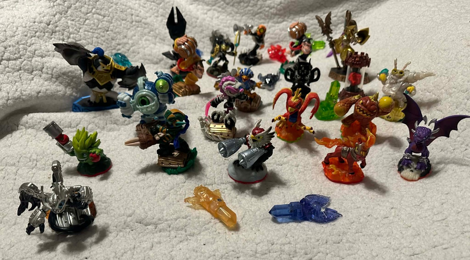 Activision Skylanders Lot of 32 Assorted Figures | eBay