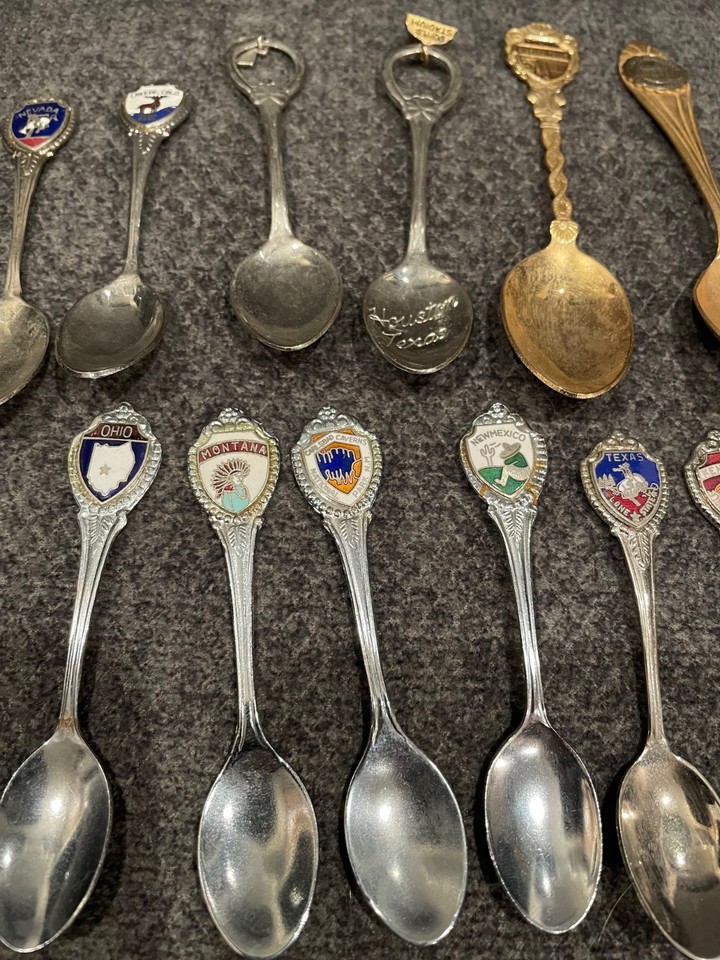 MASSIVE LOT OF 64 STATE MINI SOUVENIR SPOONS FORT TEXAS COPPER NEBRASKA ...