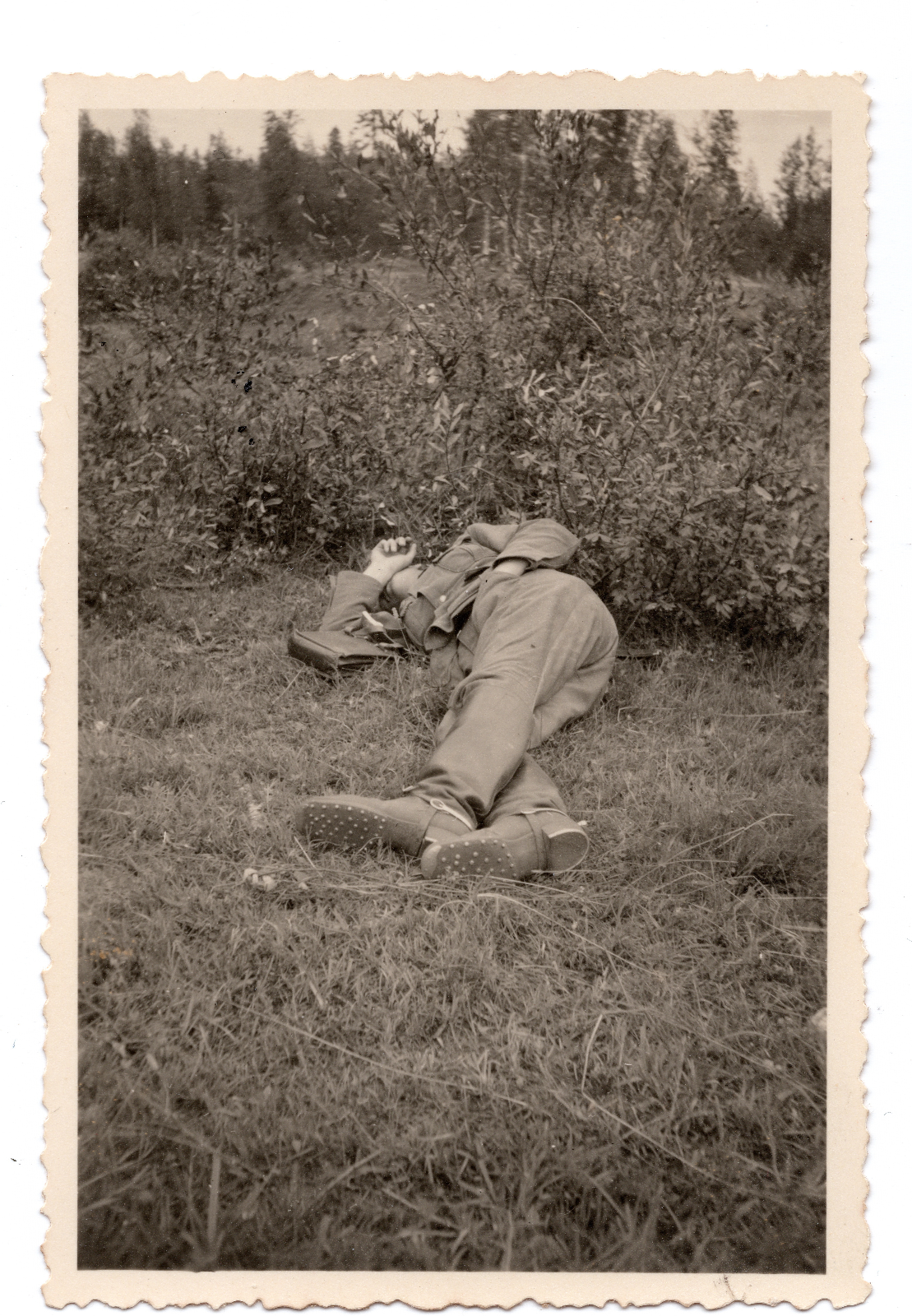 EXHAUSTED! WEHRMACHT SOLDIER DOWN ASLEEP IN THE FIELD WW2 WWII German ...