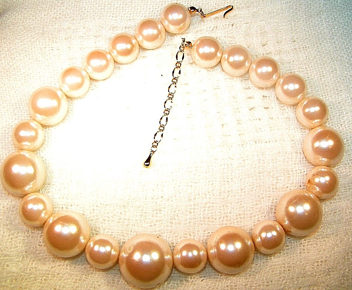 VINTAGE STUNNING LARGE BEADS IVORY COLOR FAUX PEARL N… - Gem