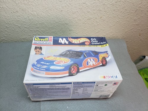 Revell Monogram NASCAR #44 Hot Wheels Kyle Petty Grand Prix 1/24 #85 ...