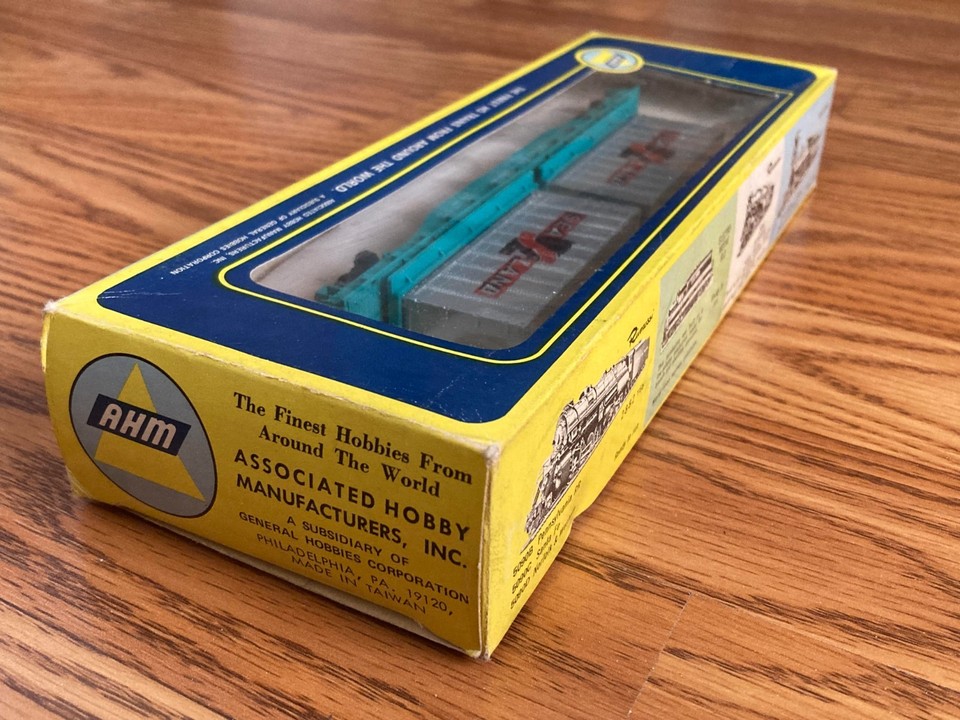 AHM HO Flat Car w/ Two SEA LAND Containers. PENN CENTRAL. NIB. | eBay