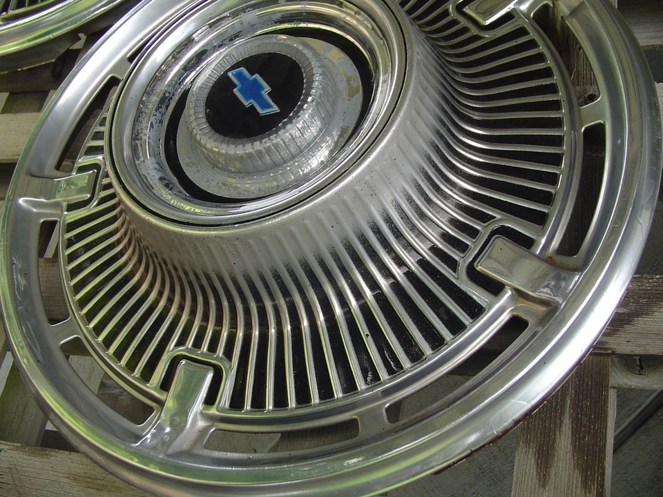 TWO 1965 65 CHEVROLET CHEVY BELAIR IMPALA BISCAYNE NOMAD HUBCAPS WHEEL ...