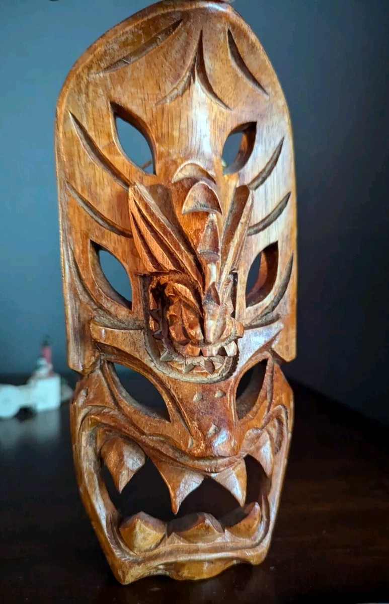 Shanghai Wood Face Mask Souvenir Mask In Old District Shop Shanghai