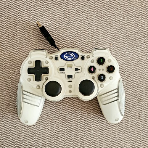 Game Elements Recoil GGE909 White USB Game Controller | eBay