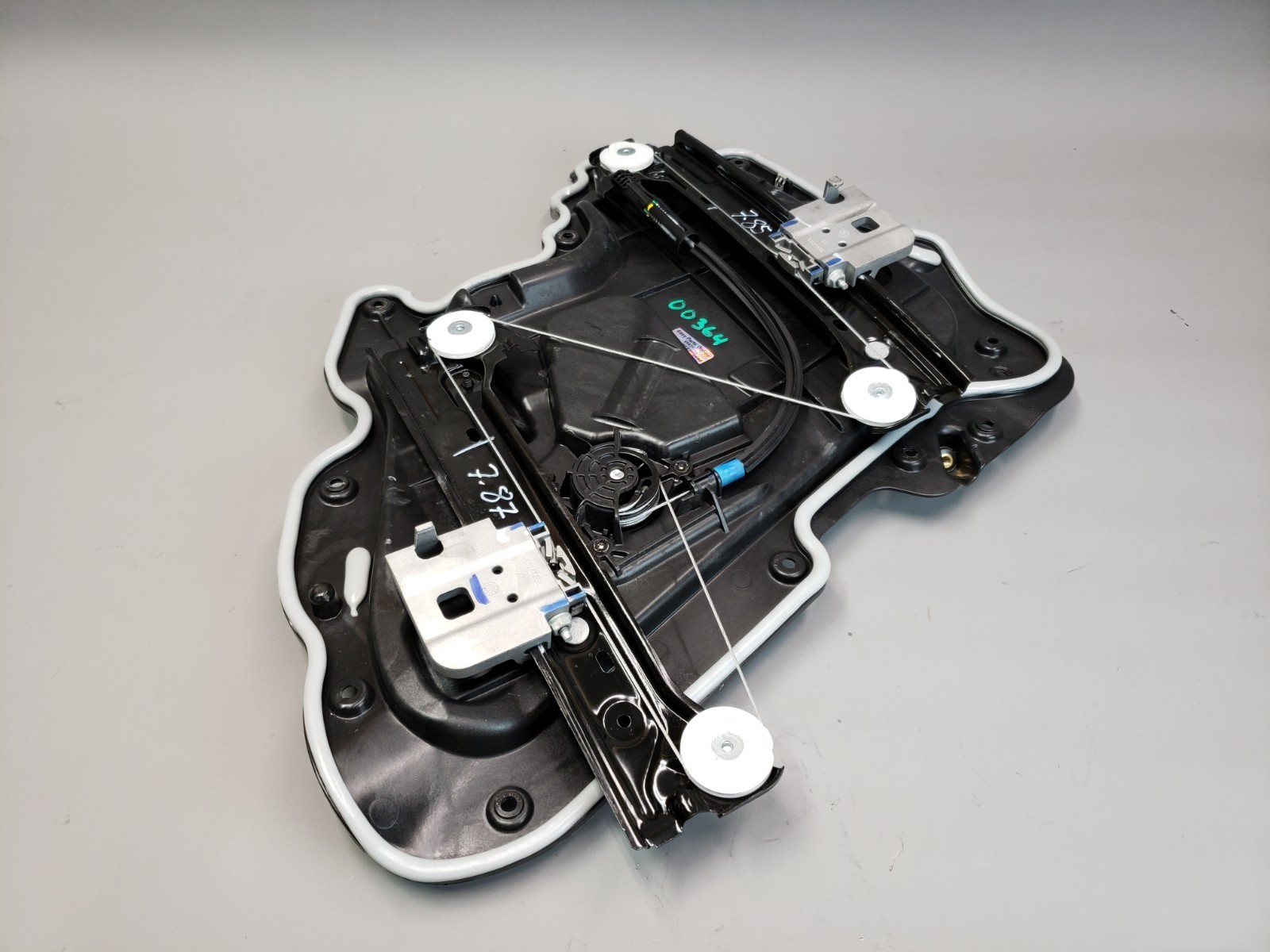 Tesla Model 3 Rear Left Driver Side Window Regulator Assembly 1096622 ...