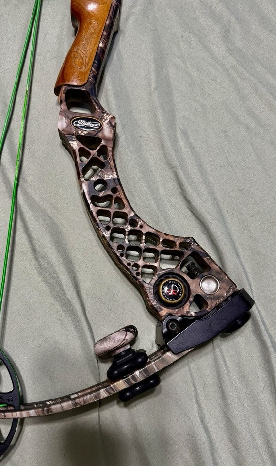 Mathews Monster MR5 Compound Hunting Bow 70 / 29.5 Left Handed | eBay