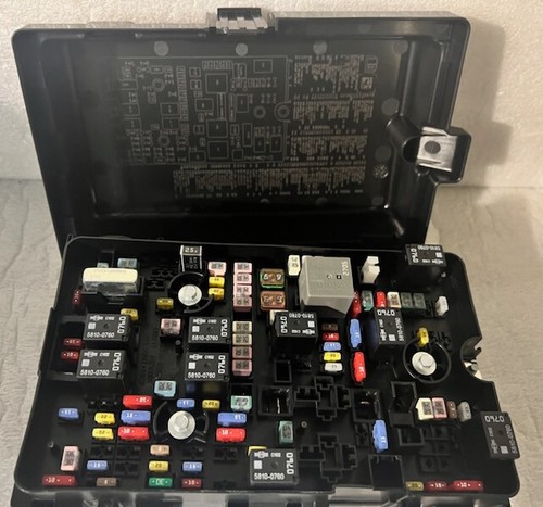 2018-2021 Chrysler Pacifica Power Distribution Center Module / Fuse Box ...